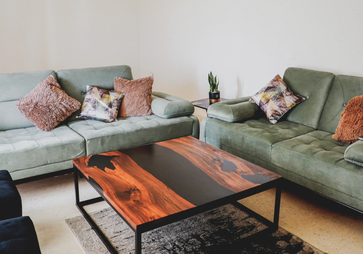 Black Resin Table – Raisinwoods™